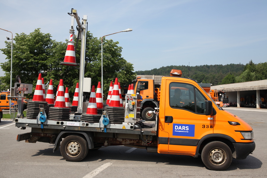 Avtomatsko postavljanje prometnih stožcev | Transport in logistika