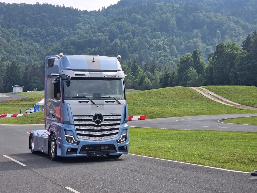 Prvi Actros L Edition 3 v Sloveniji | Transport in logistika