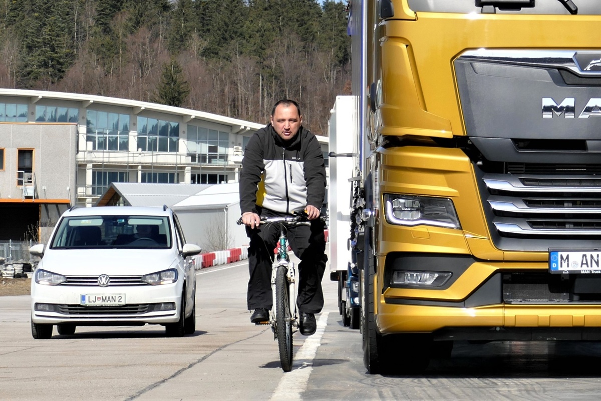 V avtobusu sem jaz šef / Martin Skušek | Transport in logistika