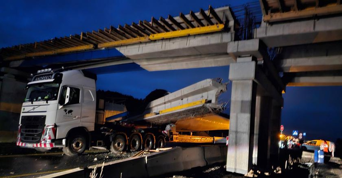 Izredni prevoz podrl most | Transport in logistika