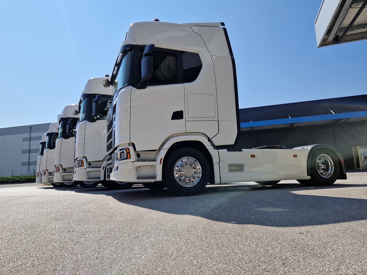 Deset Scanij za podjetje Dacar | Transport in logistika