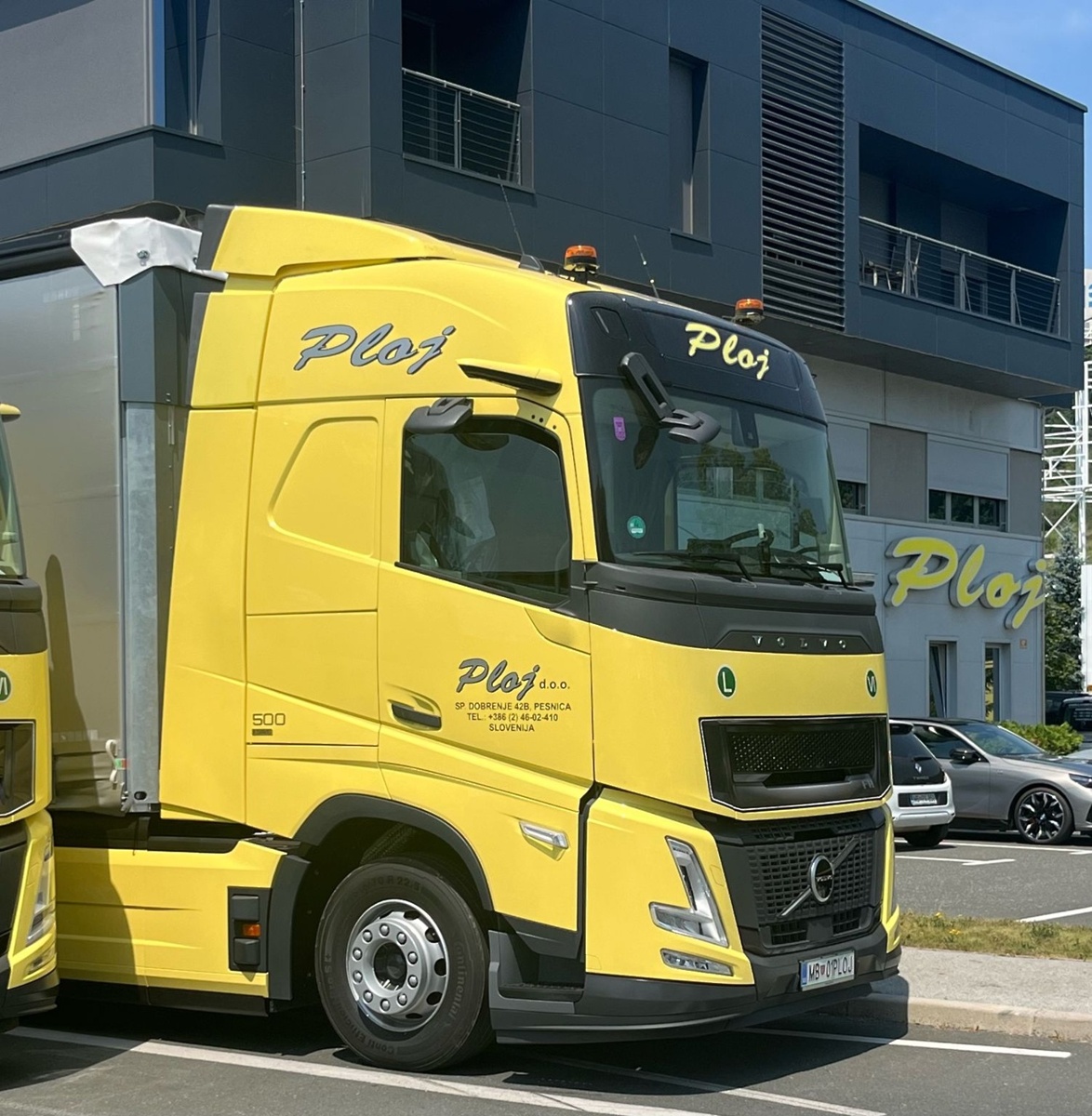 Pet tovornjakov Volvo FH Aero za Ploj | Transport in logistika