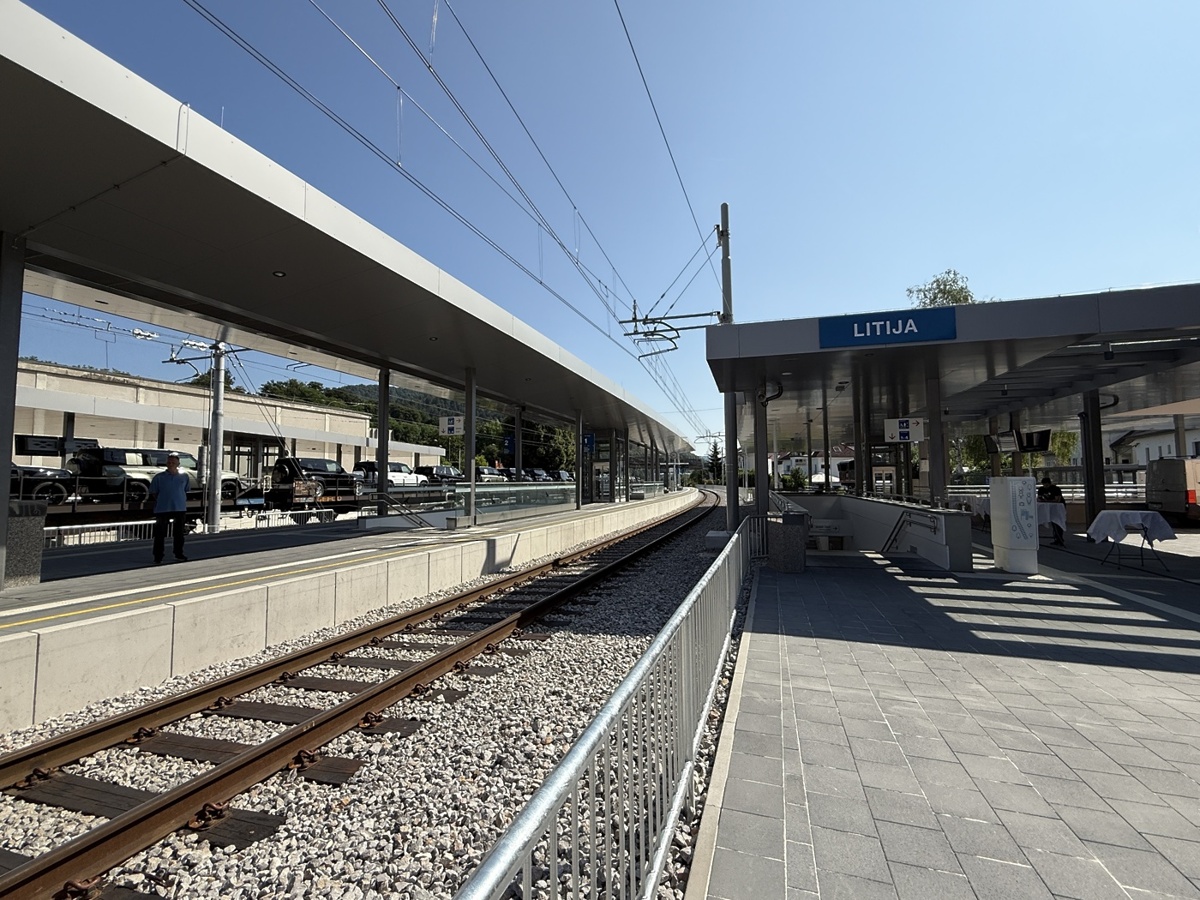 Litija s sodobno železniško postajo | Transport in logistika
