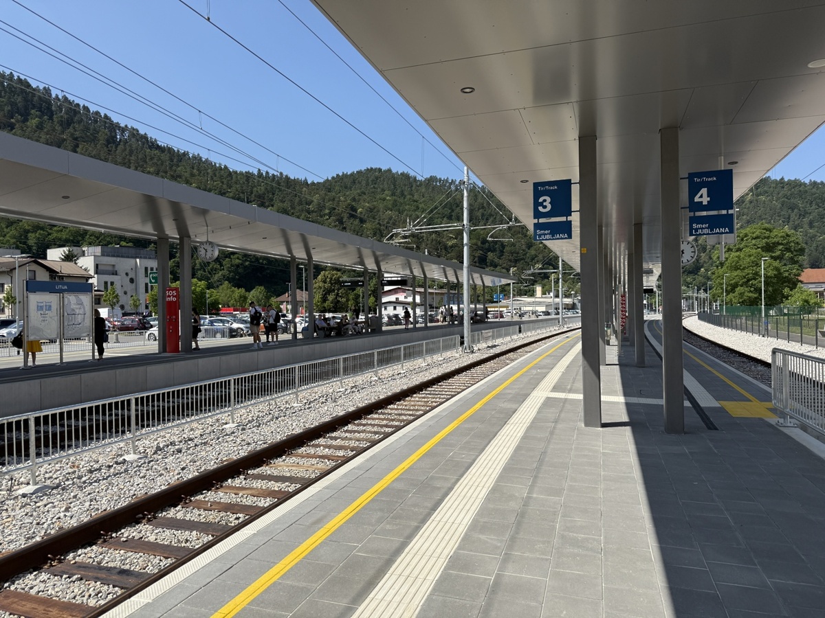 Litija s sodobno železniško postajo | Transport in logistika