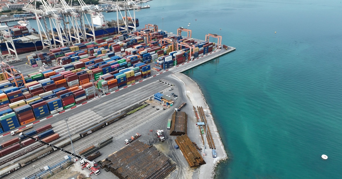 Začenja se vgradnja pilotov za podaljšanje severnega dela pomola I ...